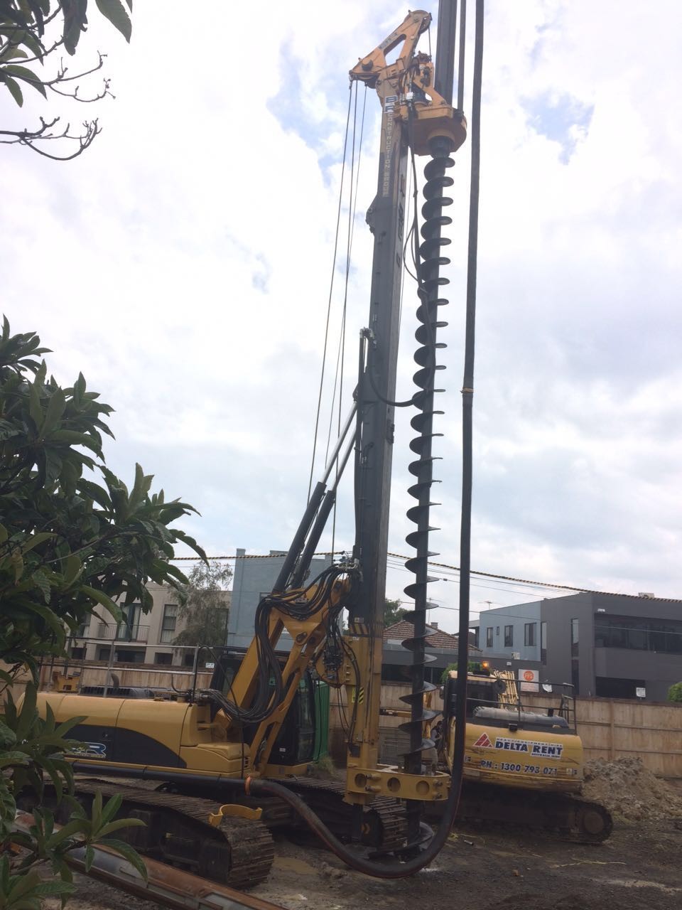 CFA Crawler Drilling Rig Untuk Pengeboran Lubang Bor / Konstruksi Tiang ...